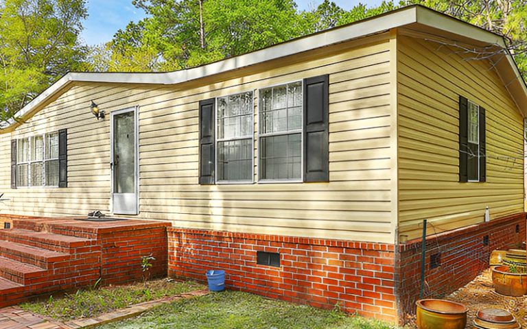 The Best Mobile Home Skirting Options for a Polished Look