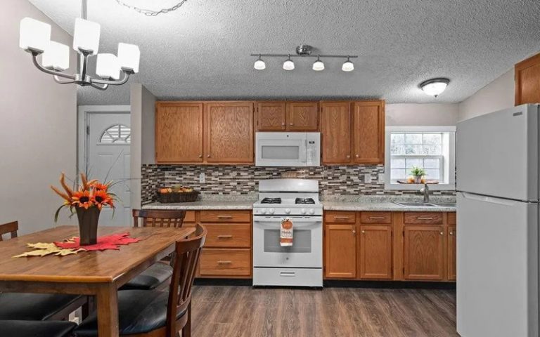How to Decorate a Mobile Home to Look Modern