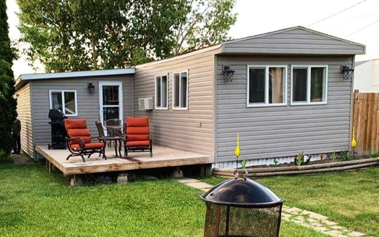 50 Inspiring Mobile Home Deck Ideas for Every Budget
