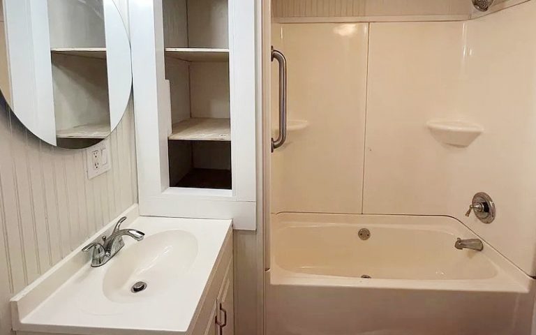 Mobile Home Bathtubs: A Guide to Types, Sizes, and Replacements