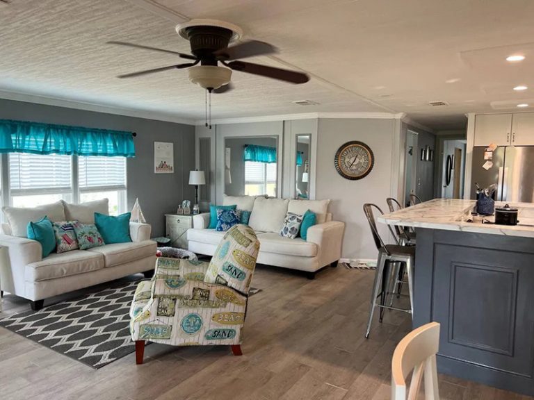 How to Arrange A Loveseat and Couch In A Mobile Home