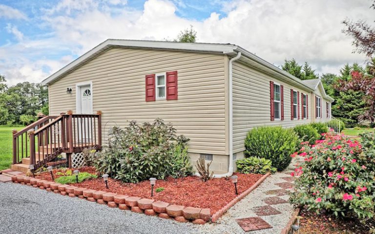 8 Landscaping Ideas for Around Mobile Home Skirting