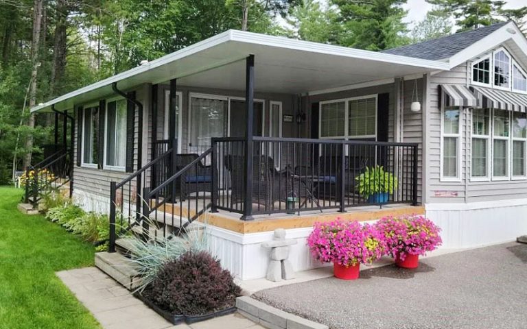 8 Landscaping Ideas for Around Mobile Home Skirting