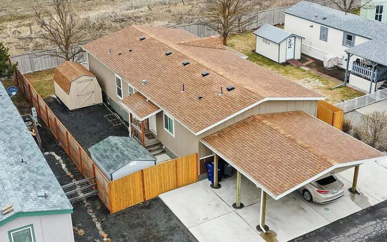 5 Privacy Fence Ideas for Around Your Mobile Home