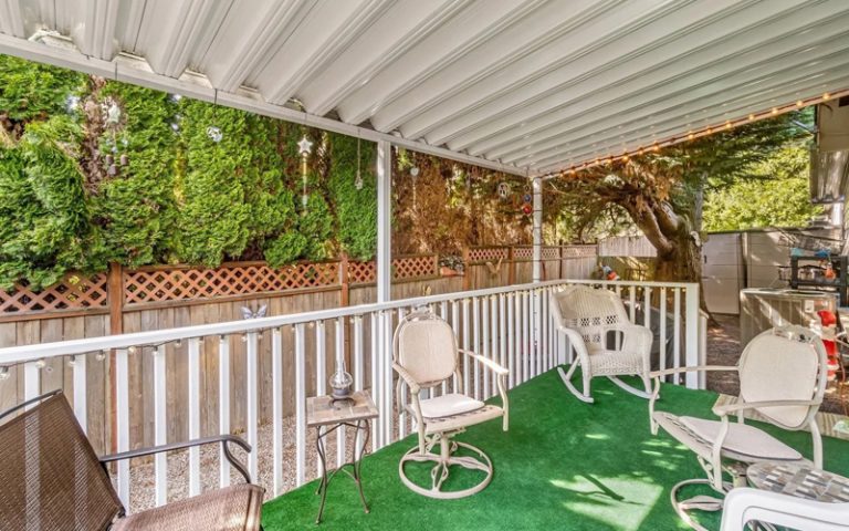 5 Privacy Fence Ideas for Around Your Mobile Home