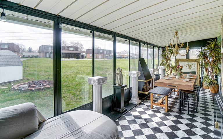 Step-By-Step Guide to Build A Mobile Home Screened-In Porch