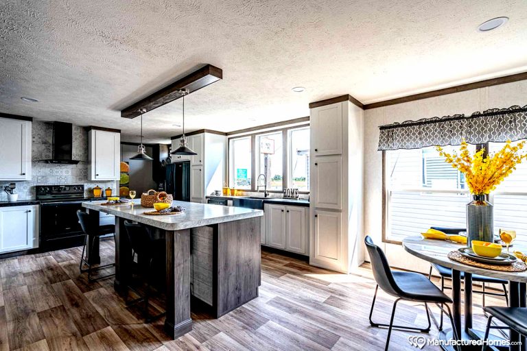 19 Stunning 4-Bedroom Mobile Homes