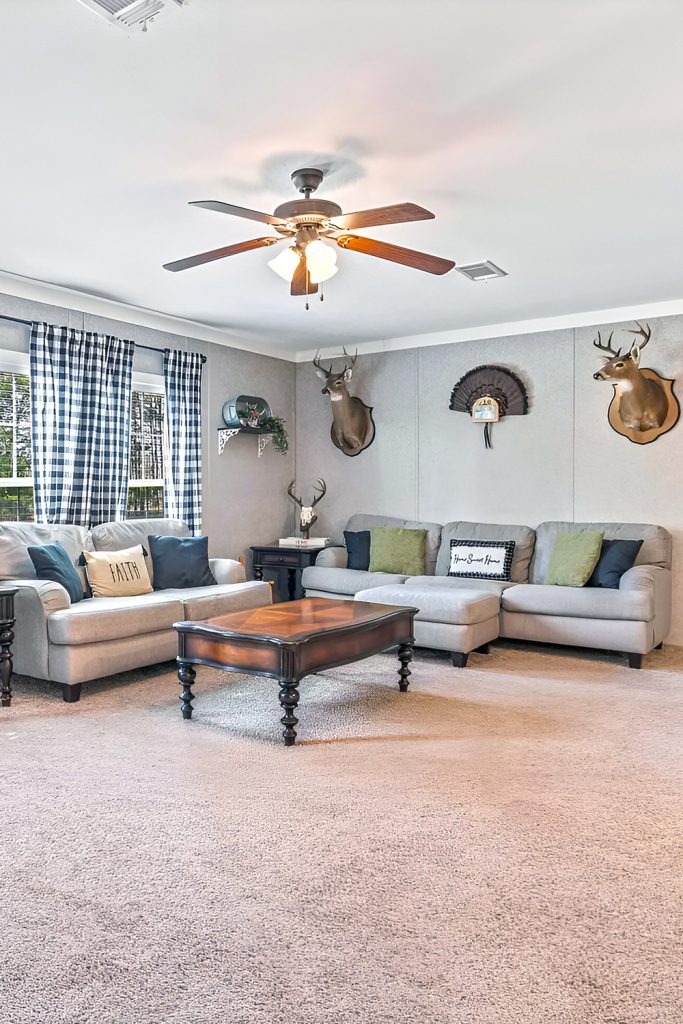 10 Creative Ideas for Decorating Mobile Home Walls