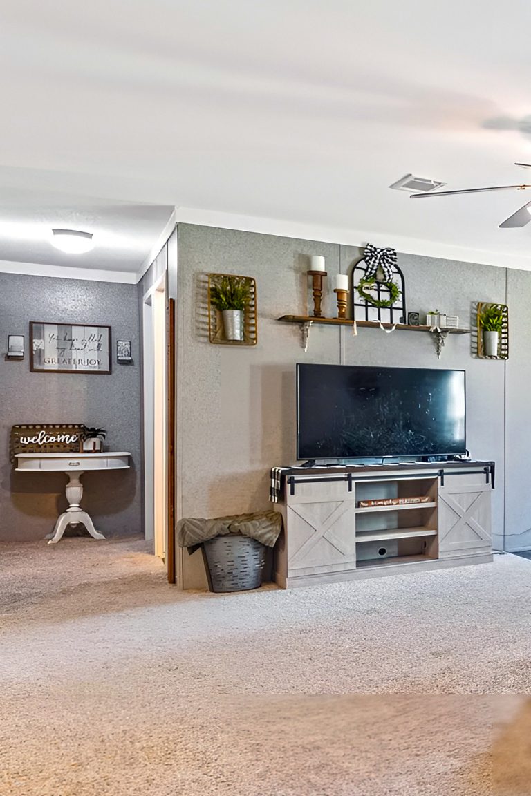 10 Creative Ideas for Decorating Mobile Home Walls