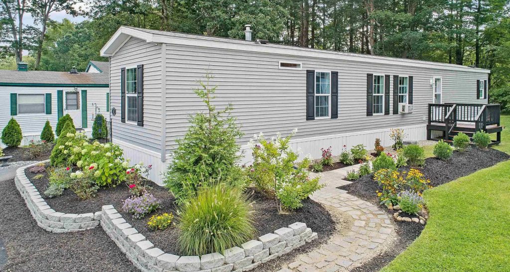 12 Mobile Home Landscaping Tips for Maximum Curb Appeal