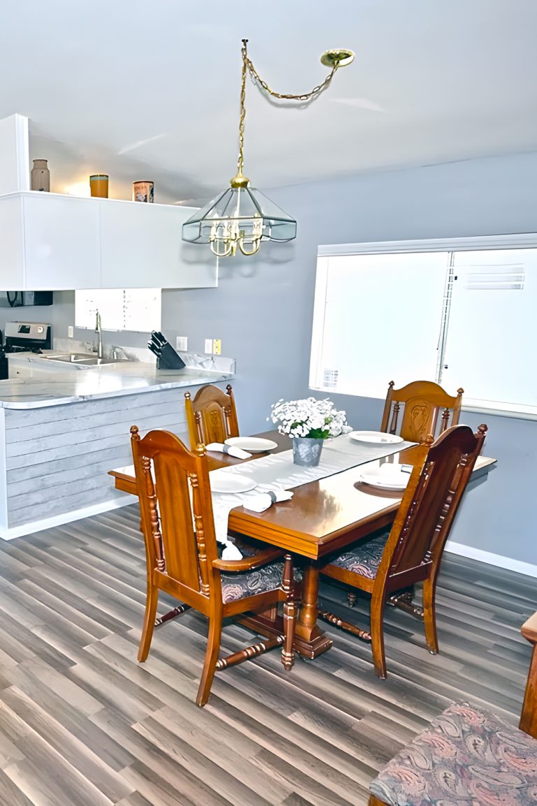 10 Chic Mobile Home Dining Room Ideas