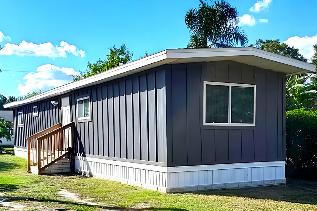 7 Inspiring Mobile Home Exterior Color Combination Ideas
