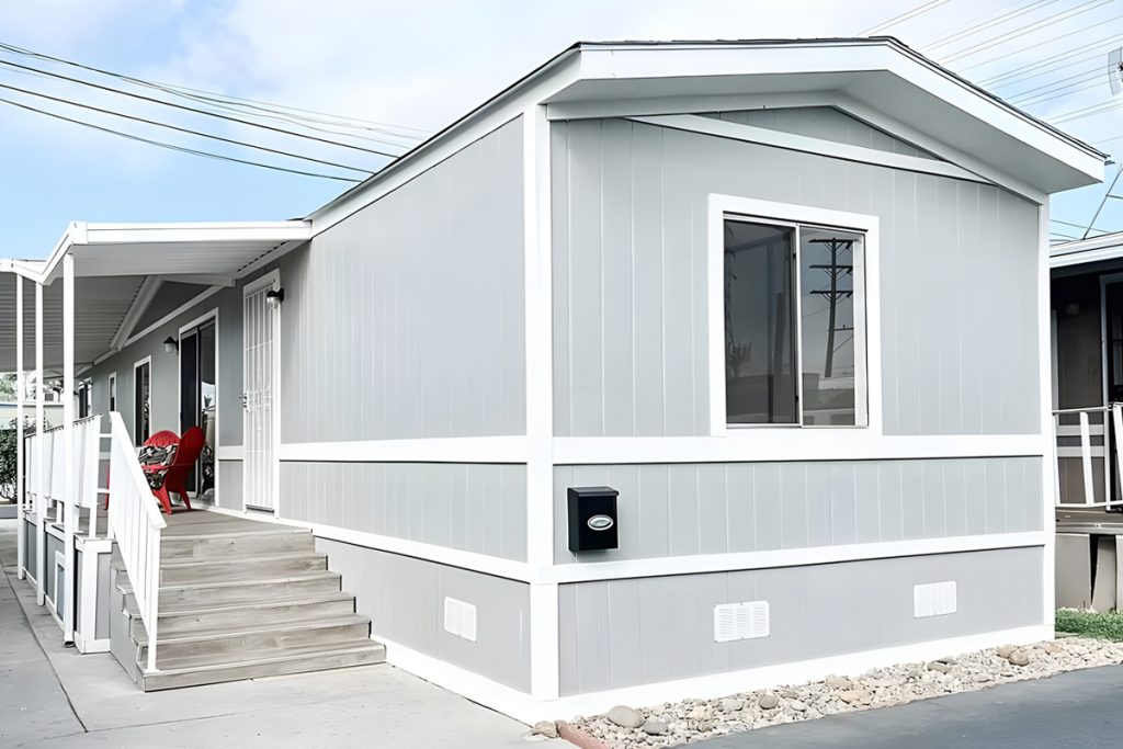 7 Inspiring Mobile Home Exterior Color Combination Ideas