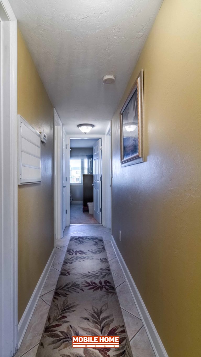 15 Practical Mobile Home Hallway Ideas for Space Optimization