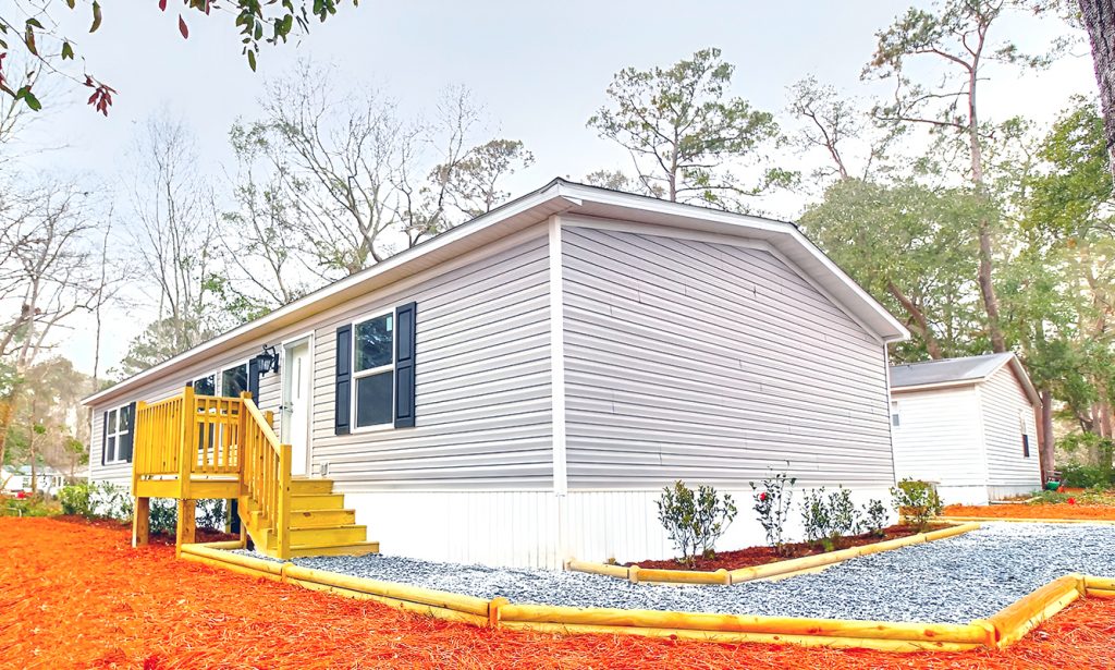 12 Mobile Home Landscaping Tips for Maximum Curb Appeal