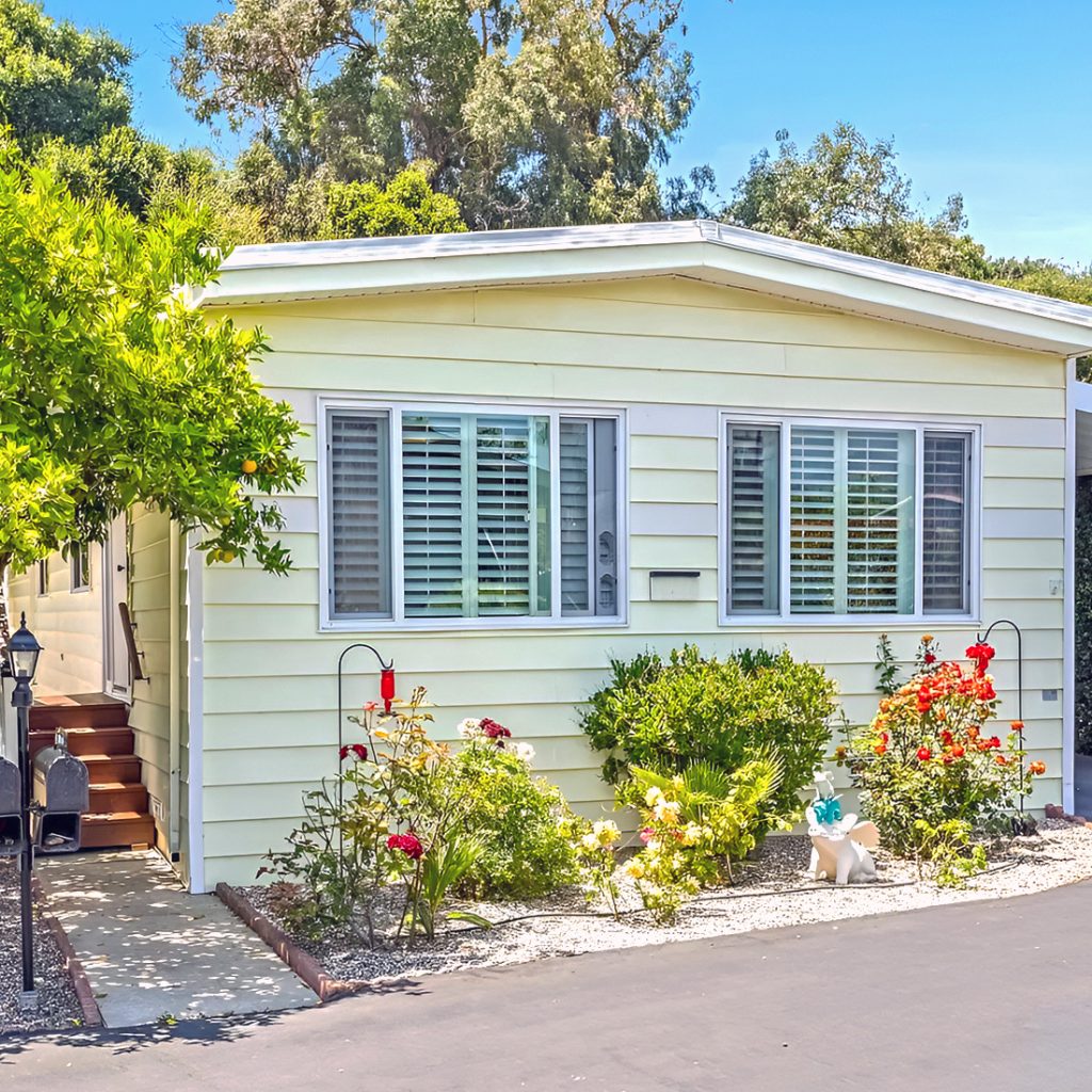 12 Mobile Home Landscaping Tips for Maximum Curb Appeal