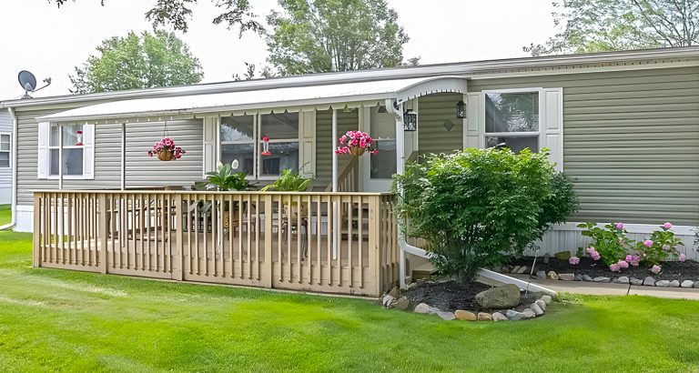 12 Mobile Home Landscaping Tips for Maximum Curb Appeal