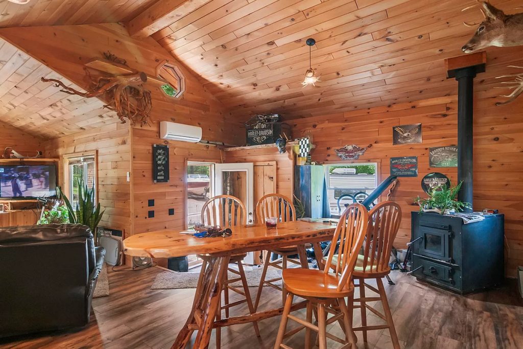 15 Ways to Make a Mobile Home Look Like a Rustic House