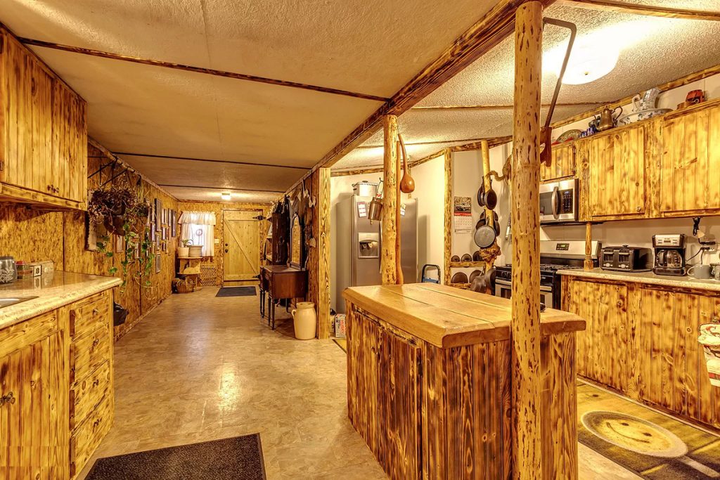 15 Ways to Make a Mobile Home Look Like a Rustic House
