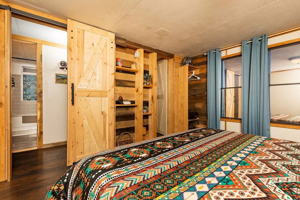 15 Ways to Make a Mobile Home Look Like a Rustic House