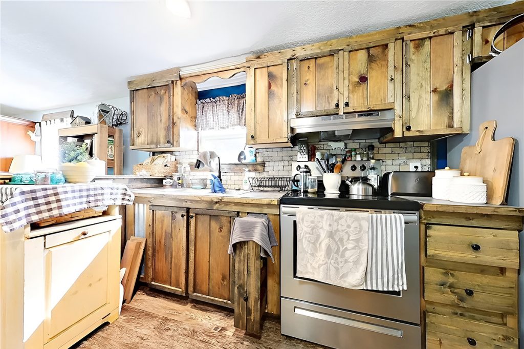 15 Ways to Make a Mobile Home Look Like a Rustic House