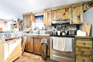 15 Ways to Make a Mobile Home Look Like a Rustic House