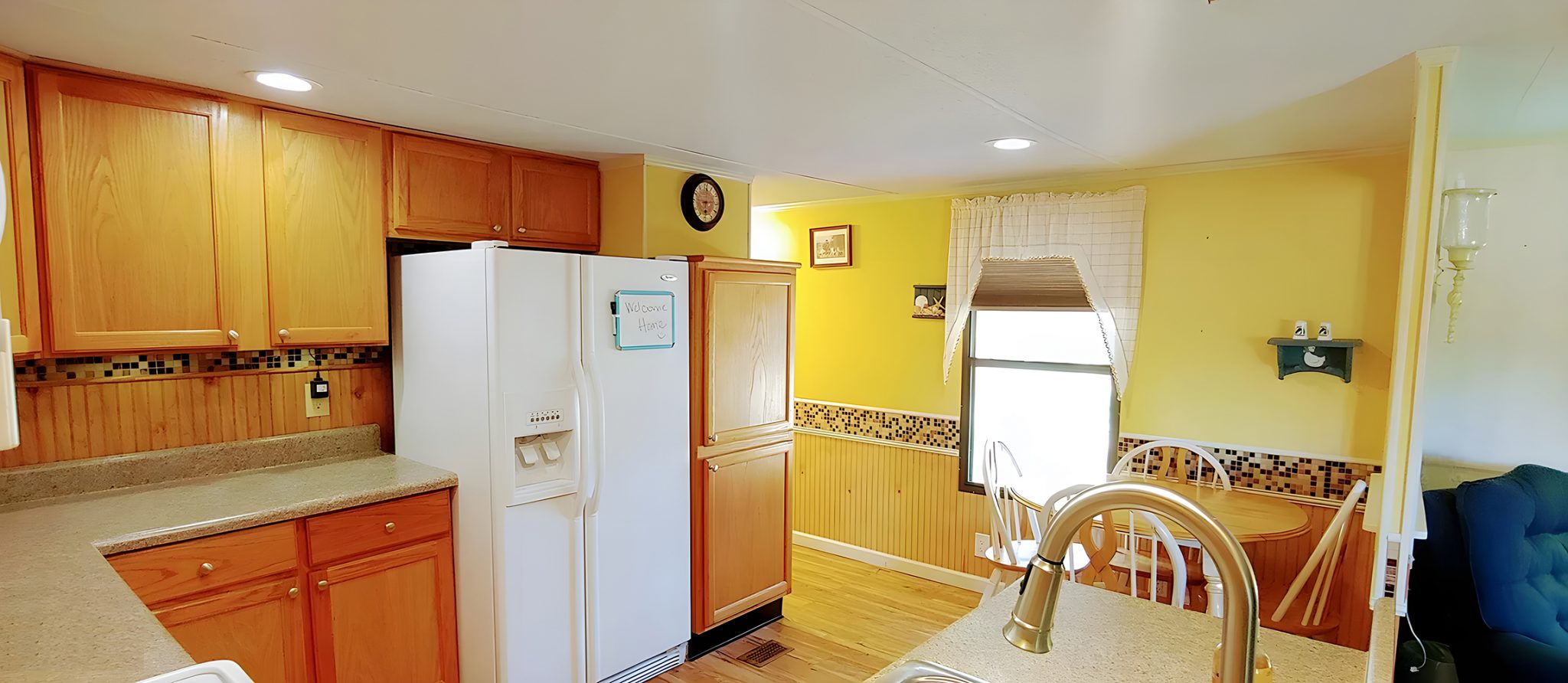 Cozy 1980 Mobile Home With A Screened-In Porch and Pool