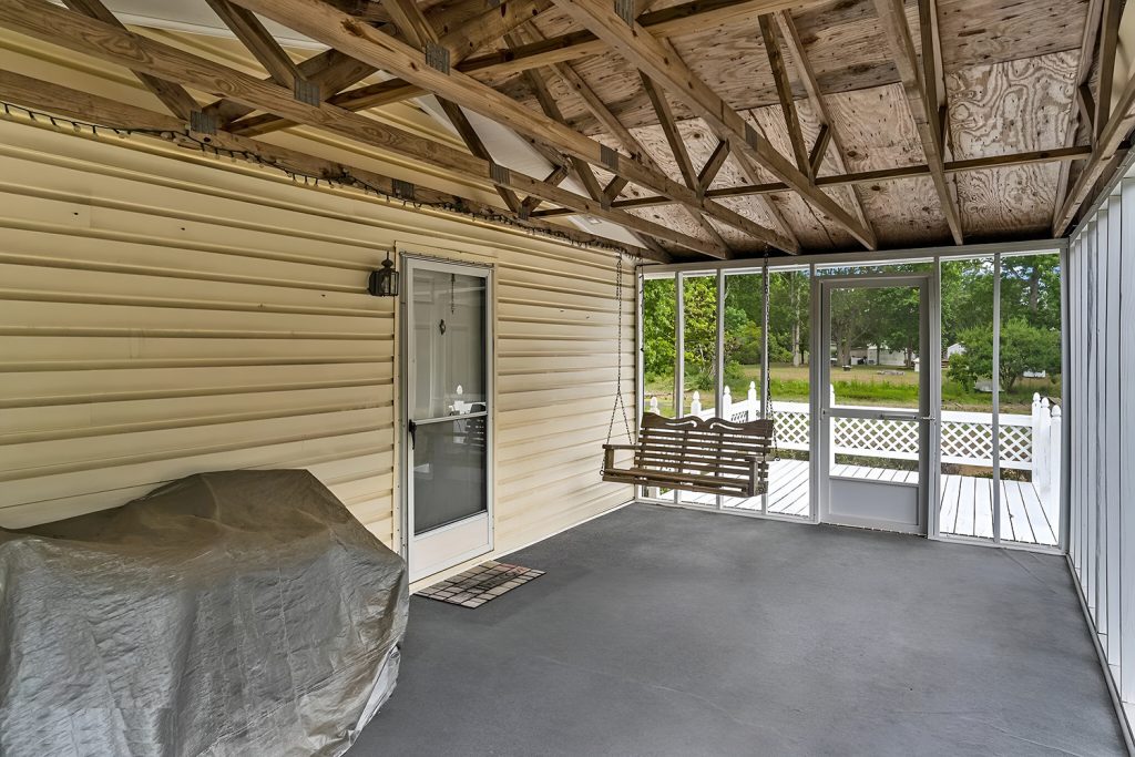 1989 Double Wide Mobile Home Remodel with a Screened Porch