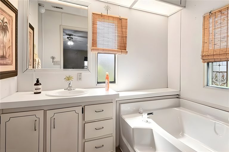 A Look Inside a Charming 1989 Mobile Home Makeover: Inspiring ...