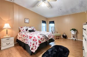 A Look Inside a Charming 1989 Mobile Home Makeover: Inspiring ...