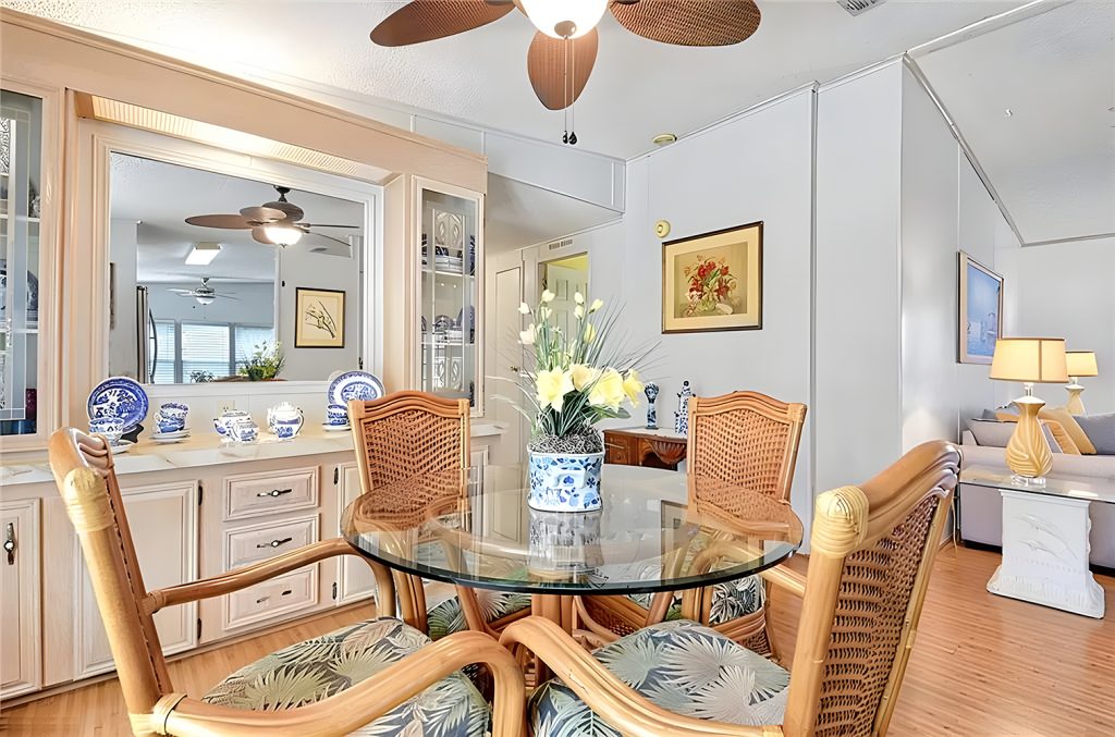 A Look Inside a Charming 1989 Mobile Home Makeover: Inspiring ...
