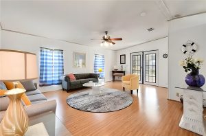 A Look Inside a Charming 1989 Mobile Home Makeover: Inspiring ...