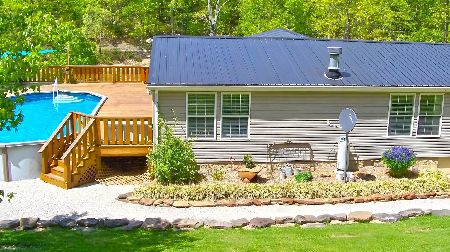 Take a Look at This Jaw-Dropping Mobile Home with a Above Ground Pool!