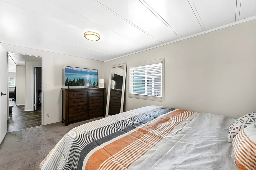 Step Into This Updated 1980s Mobile Home with a Modern Style