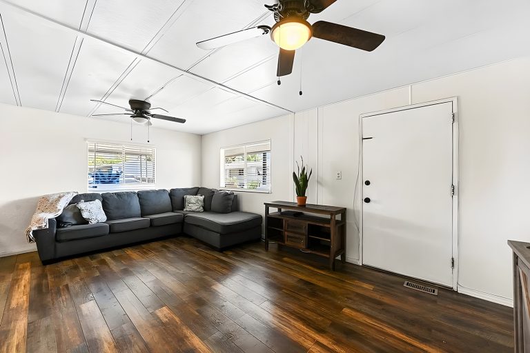 Step Into This Updated 1980s Mobile Home with a Modern Style