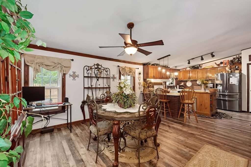 2000 Mobile Home Makeover: Inspiring Interior and Outdoor Design