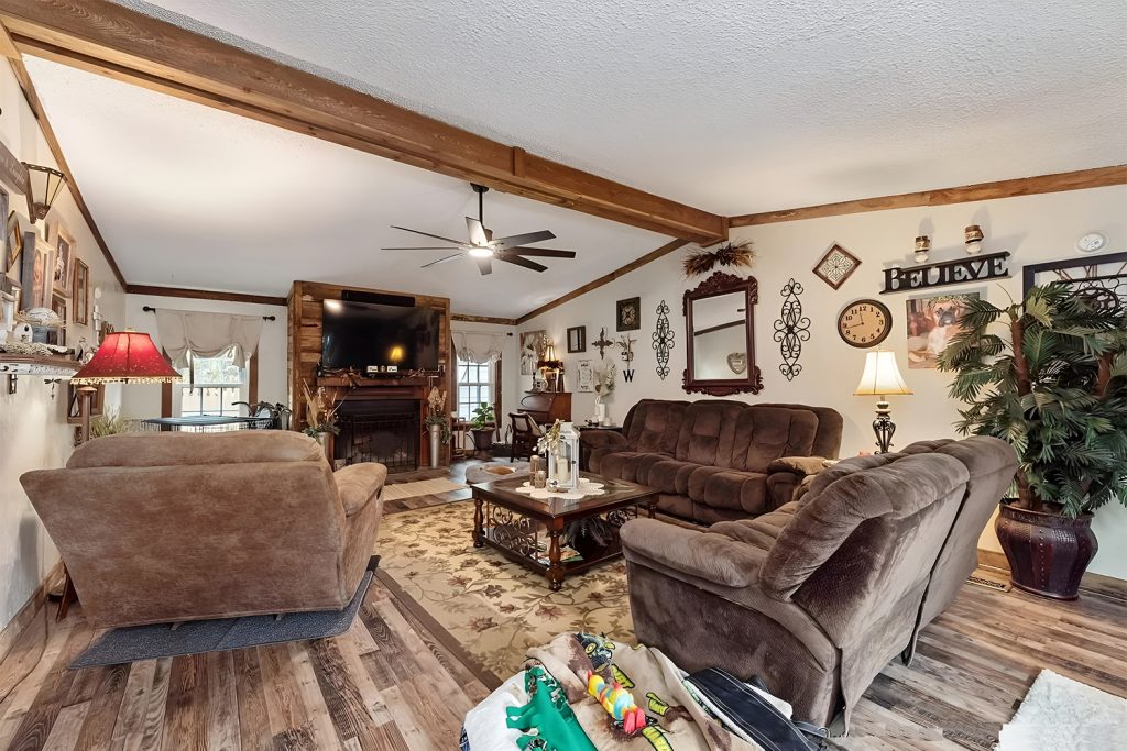 2000 Mobile Home Makeover: Inspiring Interior and Outdoor Design