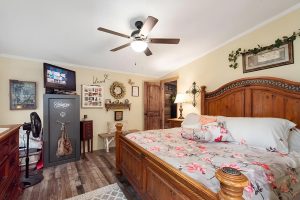 2000 Mobile Home Makeover: Inspiring Interior and Outdoor Design