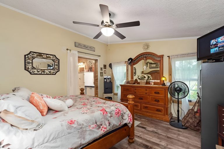 2000 Mobile Home Makeover: Inspiring Interior and Outdoor Design