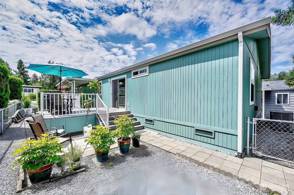 Boost Your Mobile Home's Curb Appeal with These Upgrades Ideas