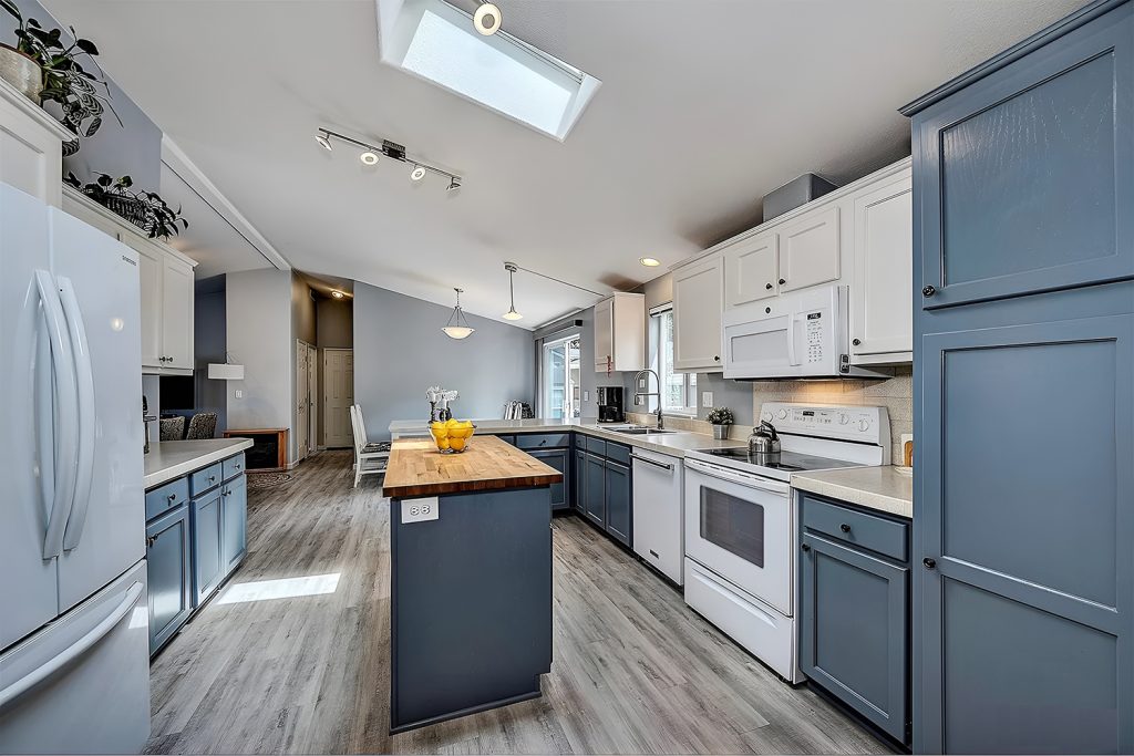 Boost Your Mobile Home's Curb Appeal with These Upgrades Ideas