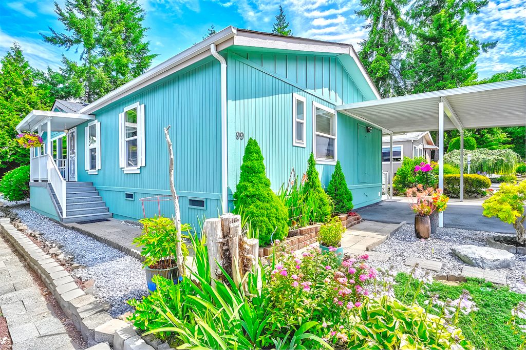 Boost Your Mobile Home's Curb Appeal with These Upgrades Ideas