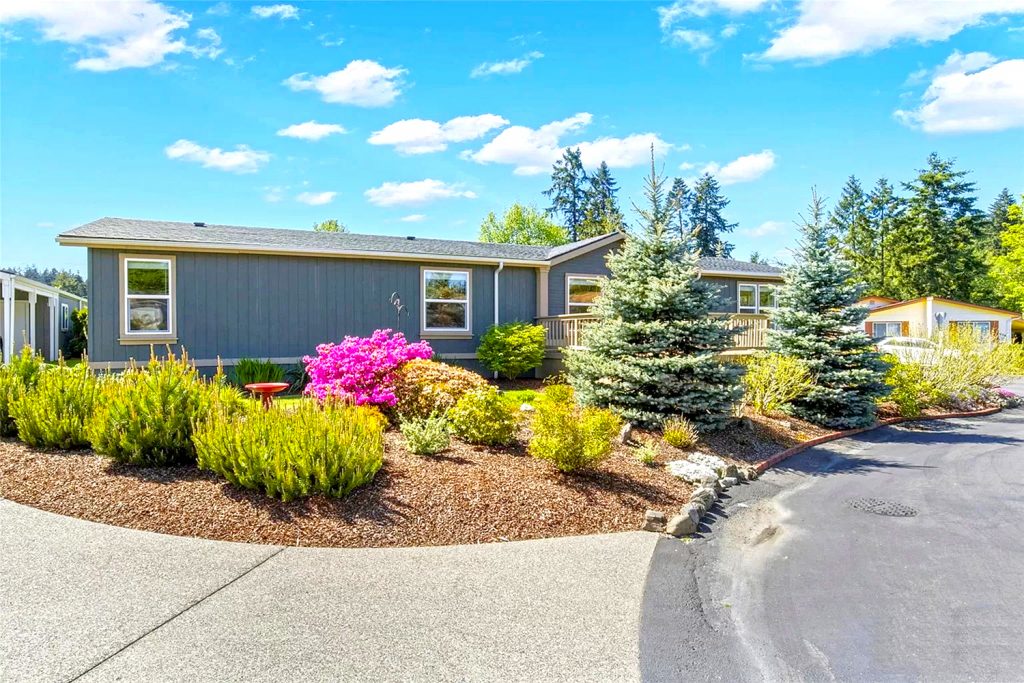 You'll Adore This Mobile Home and Its Enchanting Landscaping