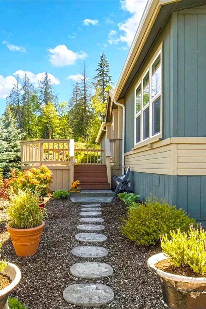 You'll Adore This Mobile Home and Its Enchanting Landscaping