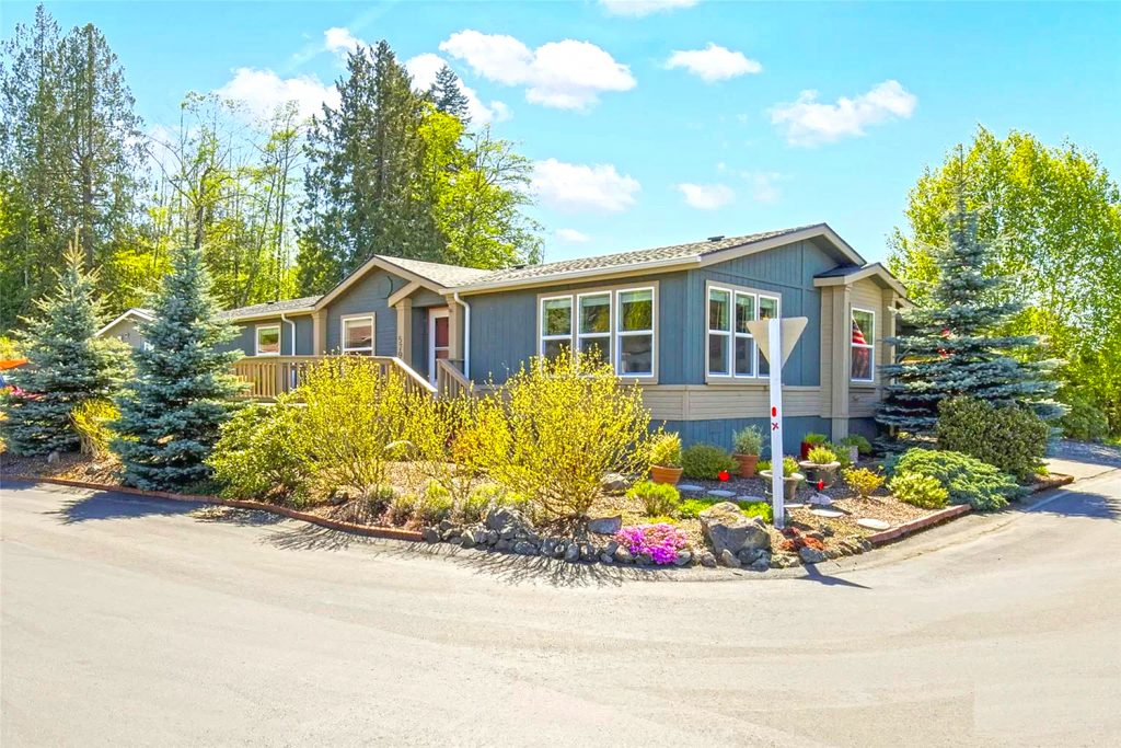 You'll Adore This Mobile Home and Its Enchanting Landscaping