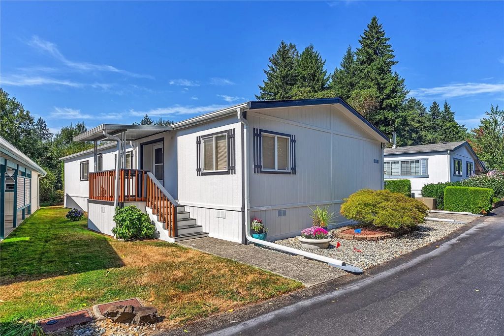 15 Stylish Mobile Home Exterior Entryway Ideas