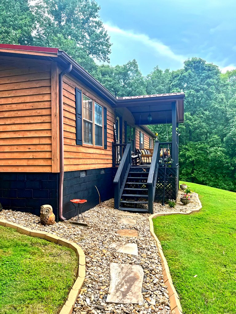 15 Rustic Mobile Home Landscaping Ideas