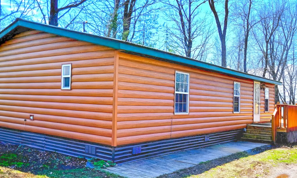 10 Mobile Home Rustic Skirting Ideas