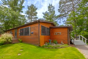 10 Mobile Home Rustic Skirting Ideas