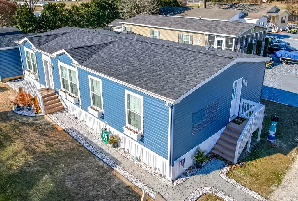 10 Ways to Make a Mobile Home Look Like a Beach House